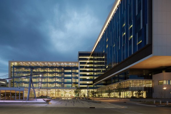 Sidney & Lois Eskenazi Hospital - HOK