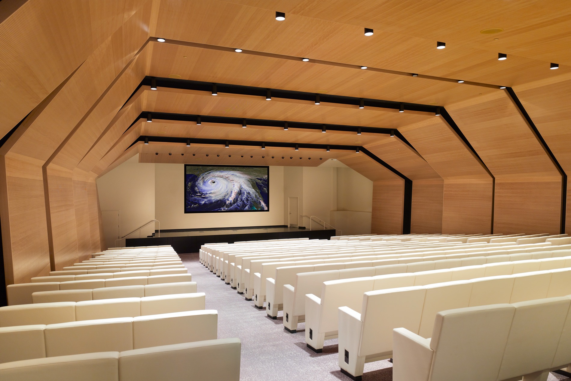 National Oceanic and Atmospheric Administration National Center for ...