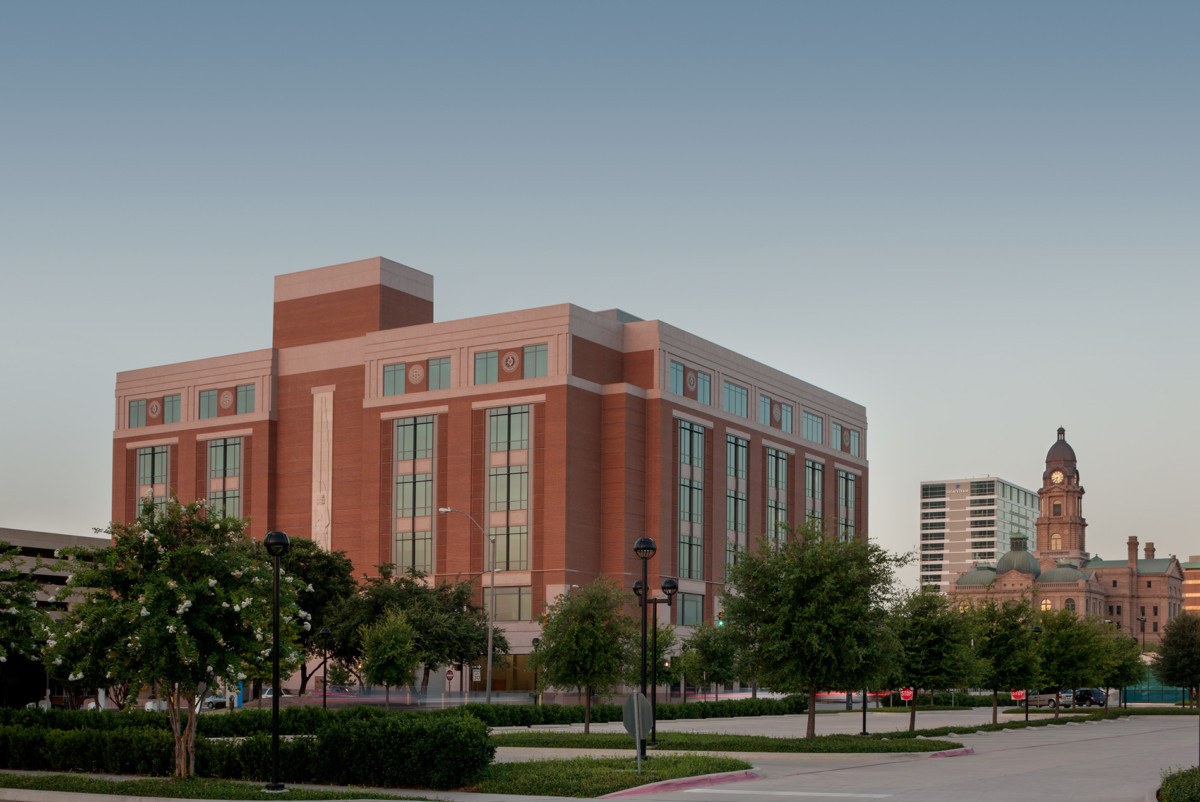 Tarrant County Tom Vandergriff Civil Courts Building - HOK