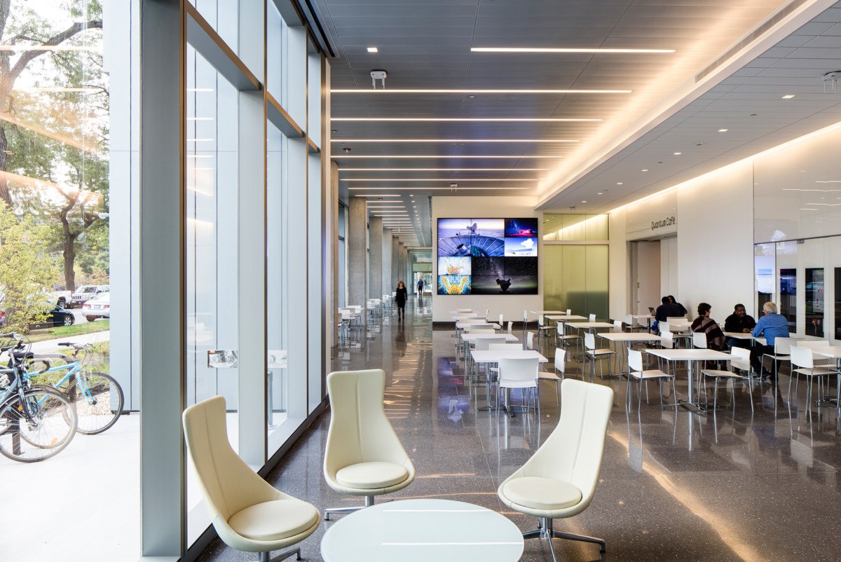 University of Chicago William Eckhardt Research Center - HOK