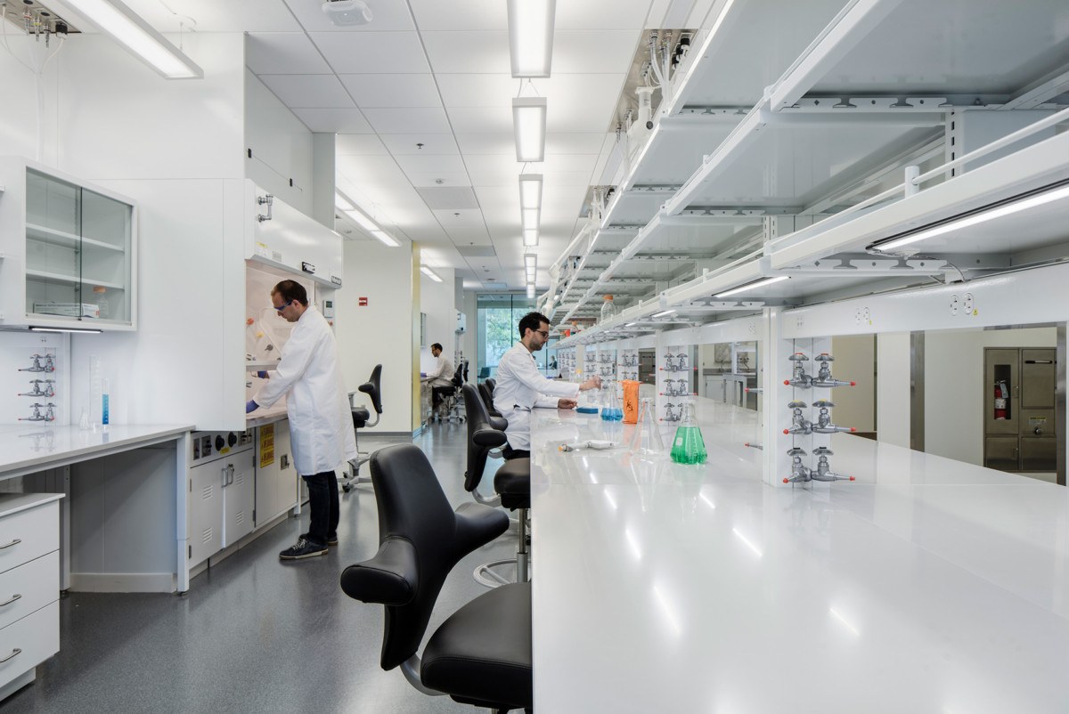 University of Chicago William Eckhardt Research Center - HOK