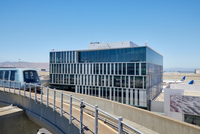 San Francisco International Airport Courtyard 3 Connector - HOK